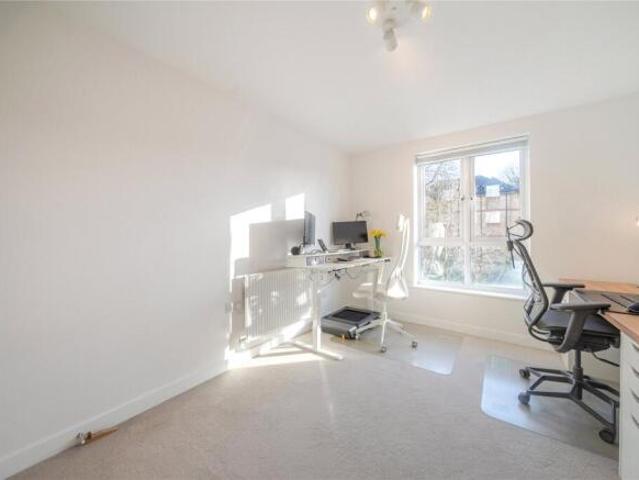 2 bedroom flat for sale in Headingley Drive, Beckenham, BR3