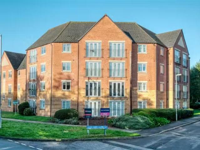 2 bedroom flat for sale in Hedgerow Close, Greenlnds, Redditch.