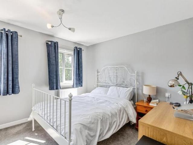 2 bedroom flat for sale in Hedgers Close, Ashton, Bristol, BS3