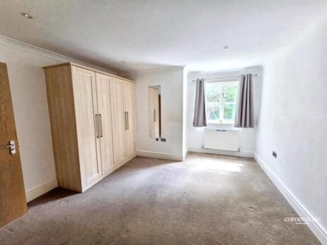 2 bedroom flat for sale in Hermitage Road, Croydon, CR8 5, CR8