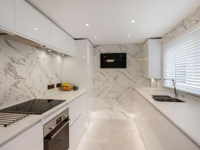 2 bedroom flat for sale in Hernes Close, Oxford, OX2
