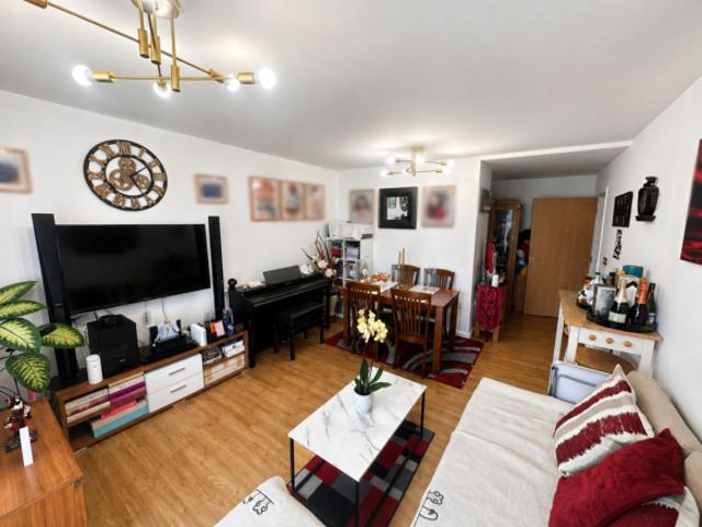 2 bedroom flat for sale in Heybourne Crescent, Violet Court, NW9