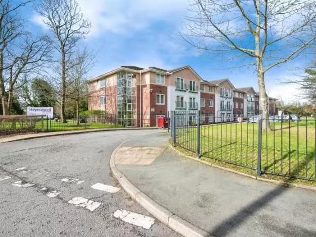 2 bedroom flat for sale in Heyeswood, Haydock, WA11