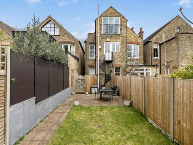 2 bedroom flat for sale in High Park Road, Richmond, TW9