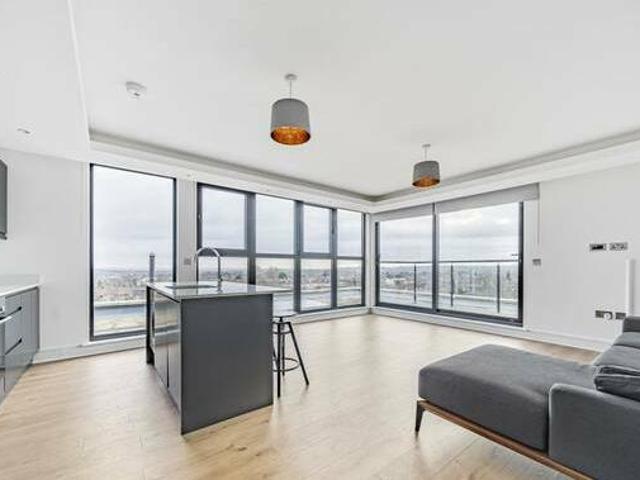 2 bedroom flat for sale in High Road London N12 N12