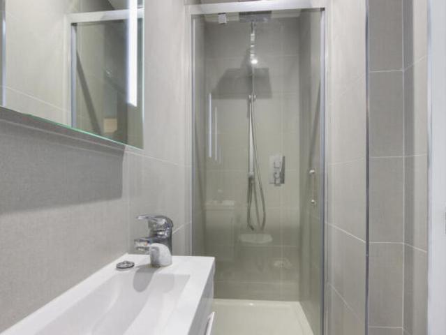 2 bedroom flat for sale in High Road, Whetstone, N20