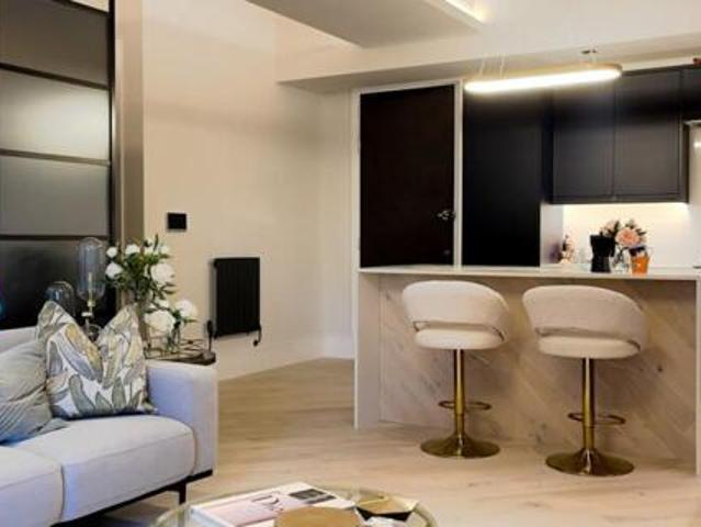 2 Bedroom Flat For Sale In High Road, London
