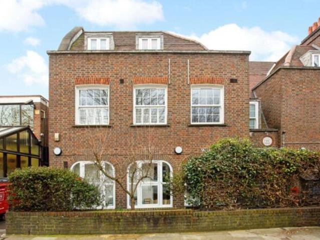 2 bedroom flat for sale in High Road, Whetstone, N20