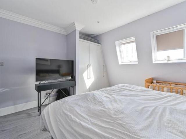 2 bedroom flat for sale in High Street, Bromley, BR1
