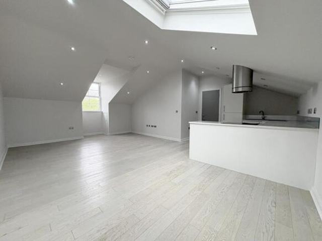 2 bedroom flat for sale in High Street, Harrogate, HG2