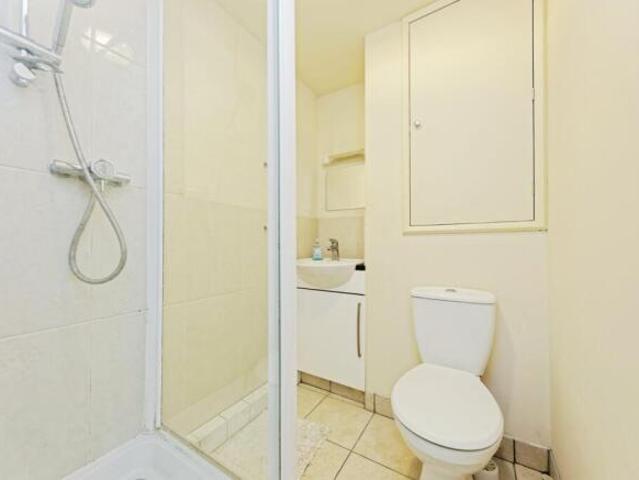 2 bedroom flat for sale in High Street, Ramsgate, Kent, CT11