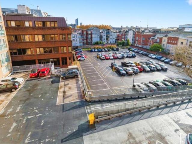 2 bedroom flat for sale in High Street, Southampton, Hampshire, SO14