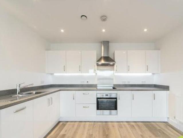 2 Bedroom Flat For Sale In High Street, Sutton