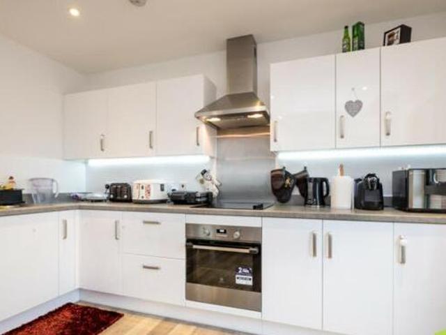 2 Bedroom Flat For Sale In High Street, Sutton