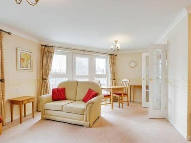 2 Bedroom Flat For Sale In Highcliffe