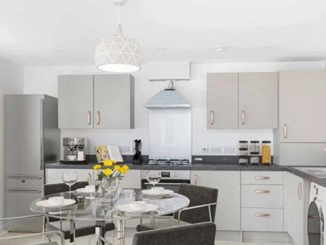 2 Bedroom Flat For Sale In Highcliffe