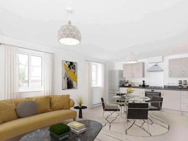2 Bedroom Flat For Sale In Highcliffe