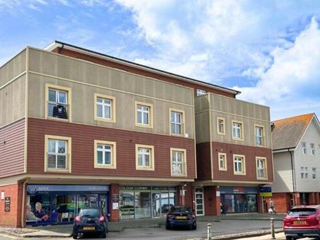 2 Bedroom Flat For Sale In Highcliffe