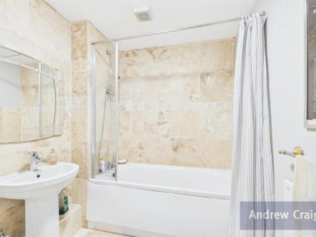 2 bedroom flat for sale in Highbridge, Gosforth, NE3
