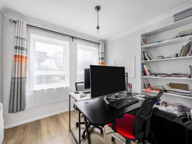 2 bedroom flat for sale in Hillcourt Road, Cheltenham, GL52 3JU, GL52