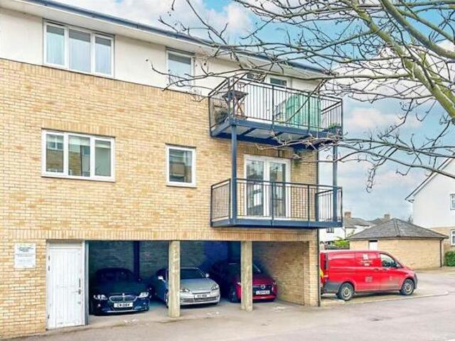2 Bedroom Flat For Sale In Hitchin, Hertfordshire