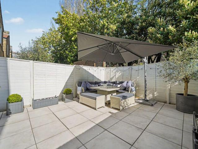2 bedroom flat for sale in Honeybrook Road, London, SW12