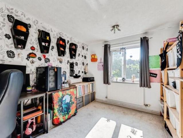 2 bedroom flat for sale in Honiton Road, Swindon, Wiltshire, SN3