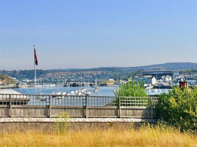 2 bedroom flat for sale in Hooe, Plymouth, PL9