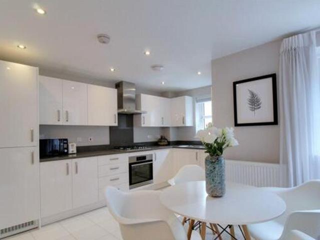 2 Bedroom Flat For Sale In Hook, Hampshire