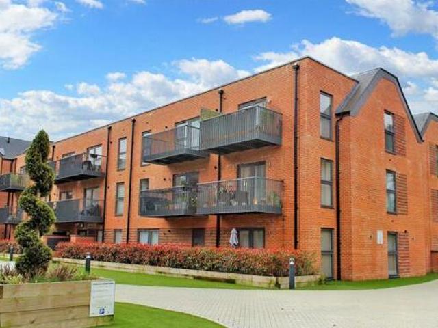 2 Bedroom Flat For Sale In Hook, Hampshire