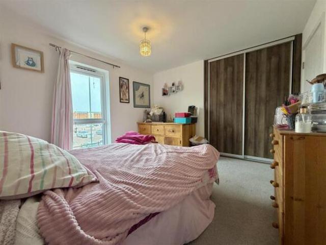 2 bedroom flat for sale in Hobbs Way, Gloucester, GL2