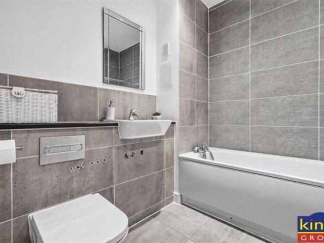 2 bedroom flat for sale in Hoffmans Road, London, E17