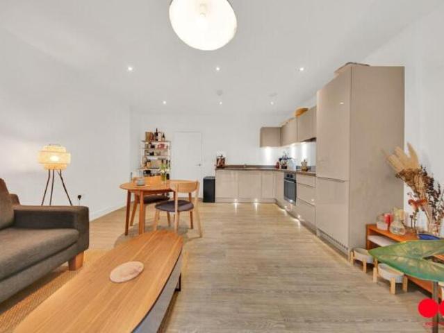2 bedroom flat for sale in Hoffmans Road, Walthamstow, E17