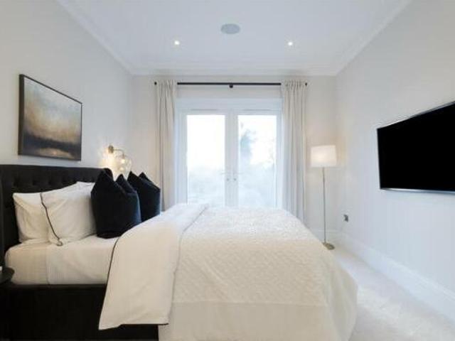 2 Bedroom Flat For Sale In Holtwood Road, Oxshott