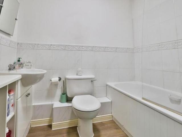 2 bedroom flat for sale in Holdenhurst Road, Bournemouth, Dorset, BH8