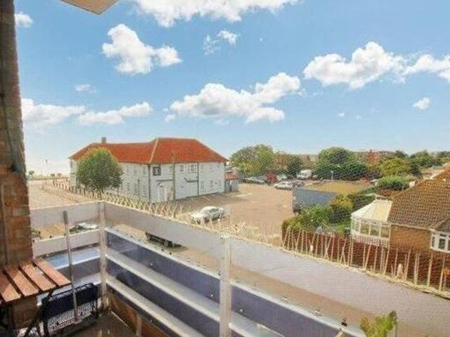 2 Bedroom Flat For Sale In Holland On Sea, Clacton On Sea