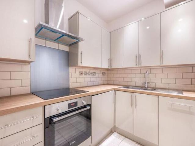 2 bedroom flat for sale in Holland Park Avenue, Holland Park, London, W11