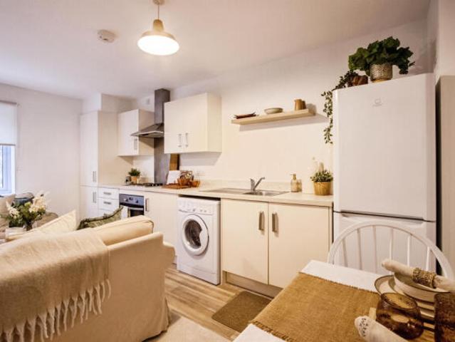 2 bedroom flat for sale in Holly Way, LEEDS, LS14
