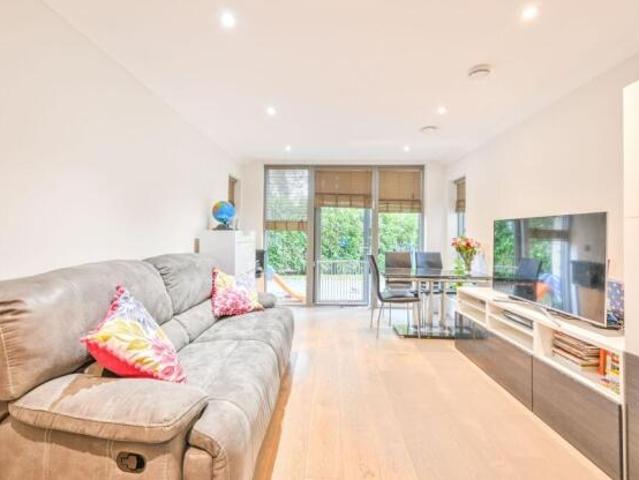 2 bedroom flat for sale in Hope Close, Holders Hill, London, NW4