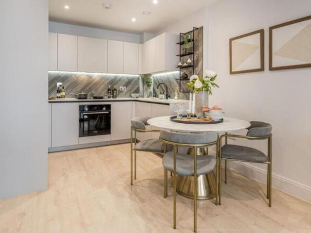 2 bedroom flat for sale in Horlicks Quarter, Slough, SL1