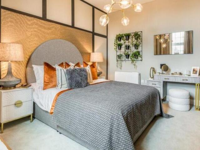 2 bedroom flat for sale in Horlicks Quarter, Slough, SL1