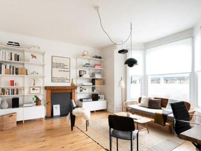 2 Bedroom Flat For Sale In Hornsey, London