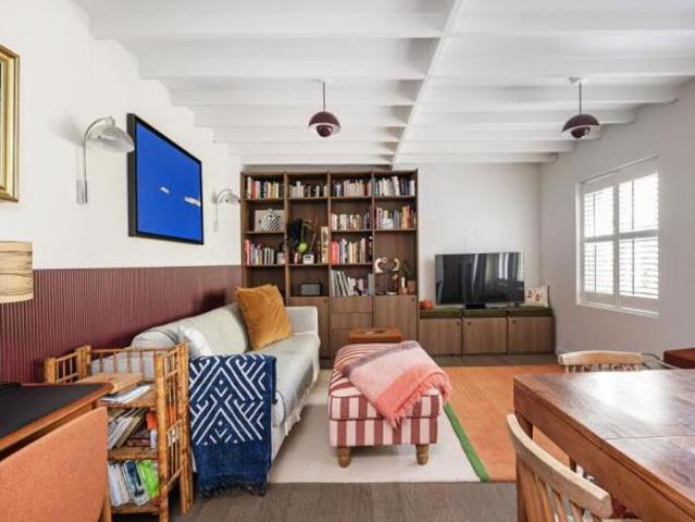 2 bedroom flat for sale in Hornsey Road, Hornsey, London, N7