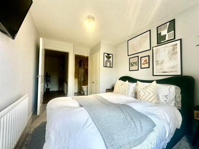 2 bedroom flat for sale in Horseshoe Crescent, Great Barr, Birmingham B43 7BQ, B43