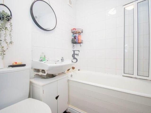 2 bedroom flat for sale in Hotoft Road, Leicester, LE5