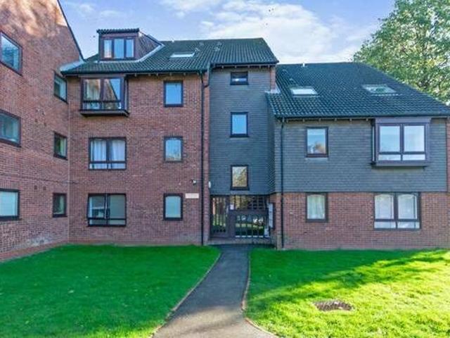 2 bedroom flat for sale in Humphrey Middlemore Drive Birmingham B17