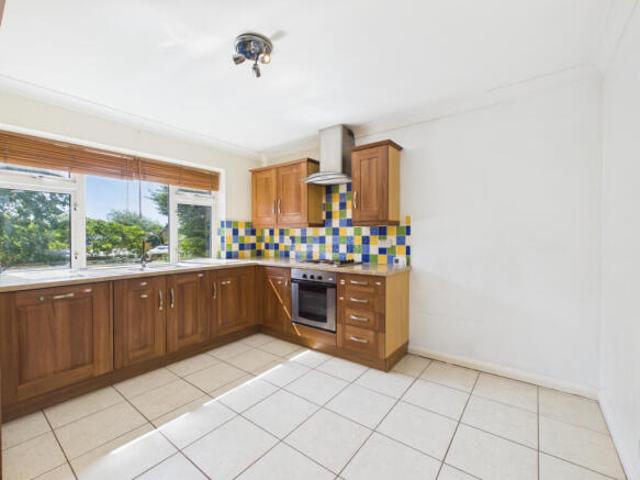 2 bedroom flat for sale in Hunters Court, RG5