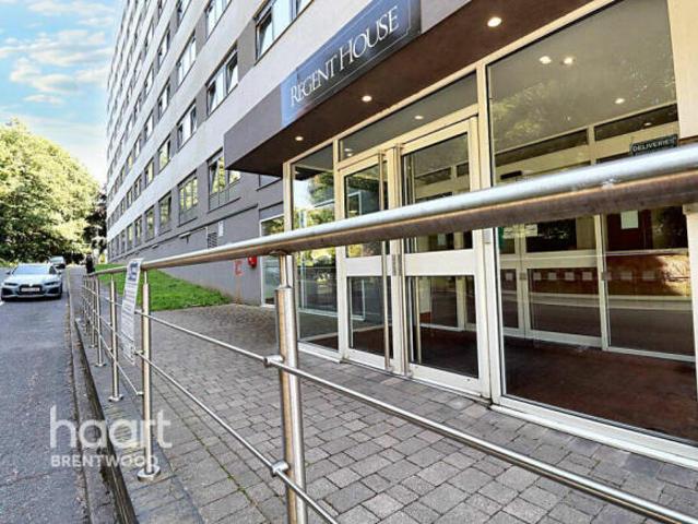 2 bedroom flat for sale in Hubert Road, Brentwood, CM14