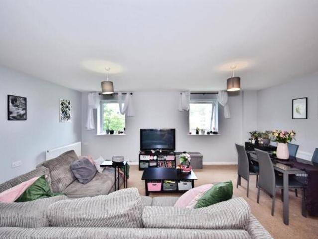 2 bedroom flat for sale in Hughenden Reach, Tovil, Maidstone, Kent, ME15