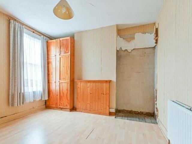 2 Bedroom Flat For Sale In Hyde Farm Estate, London
